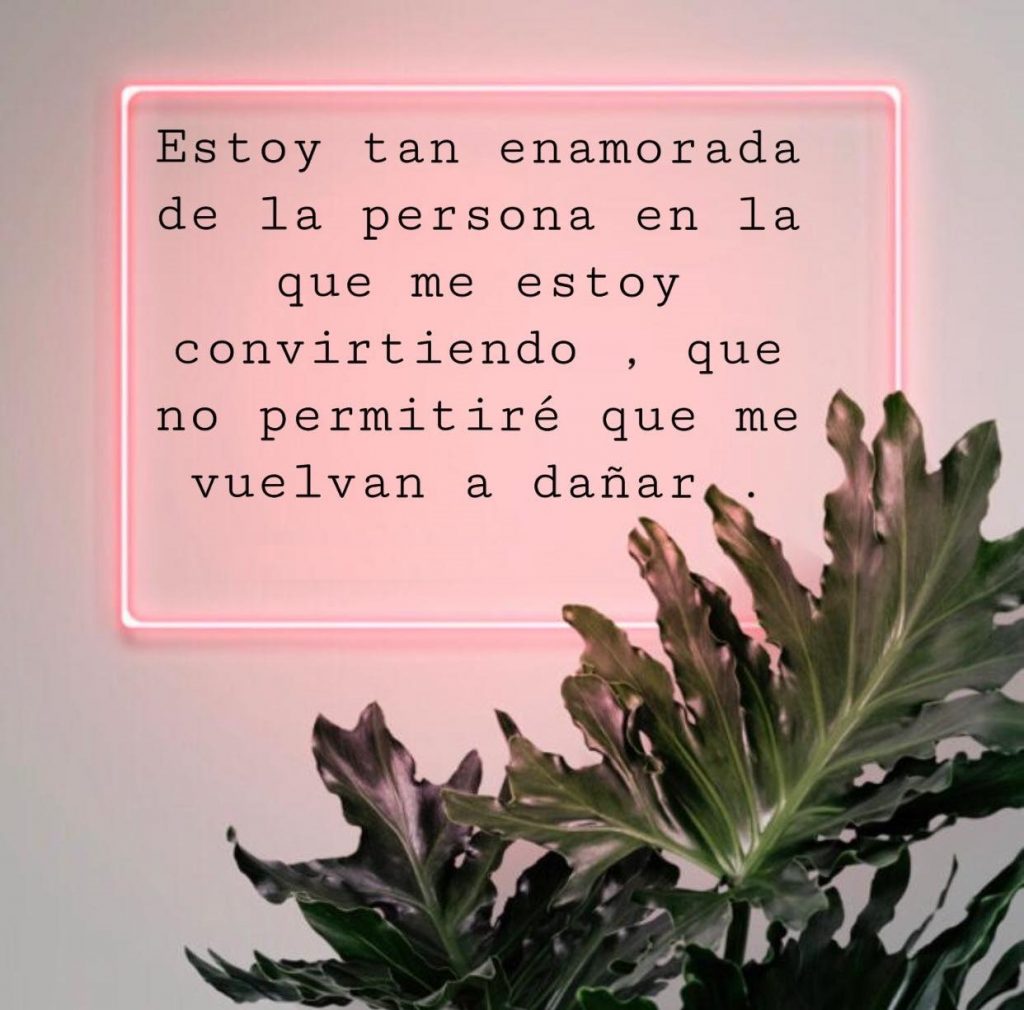 Estoy enamorada de la persona en la que me estoy convirtiendo - FRASES.PW