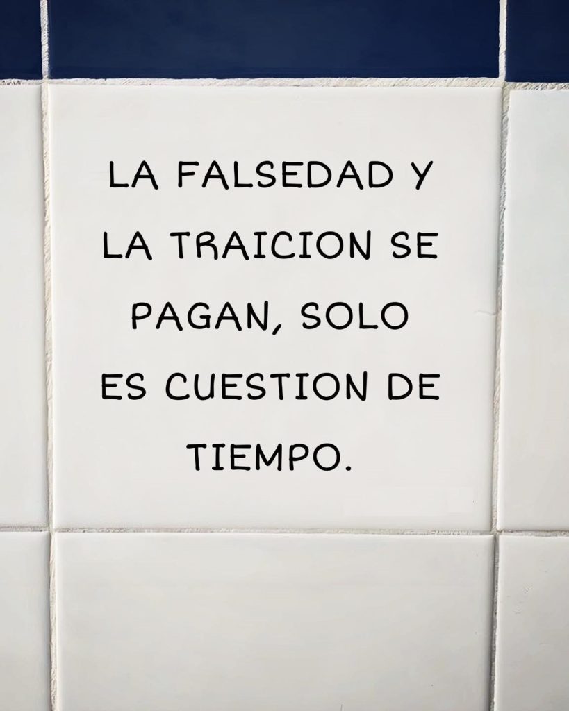 La falsedad y la traición se paga, solo es cuestión de tiempo - FRASES.PW